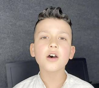 Lopez sings 'Star Spangled Banner'