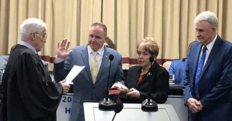 Rossi sworn in as Vernon’s mayor