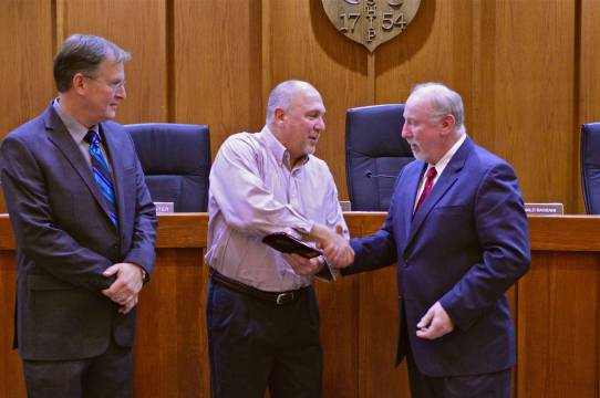 DeBoer takes over as Wantage mayor