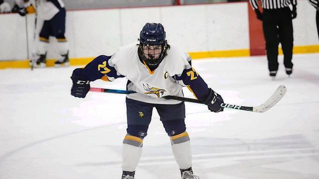 Dylan Shea scores 100th goal for Vernon’s ice hockey team