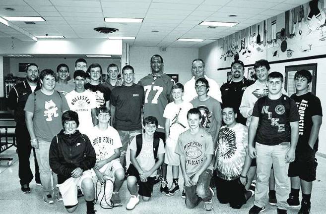 Former Giant visits High Point football team